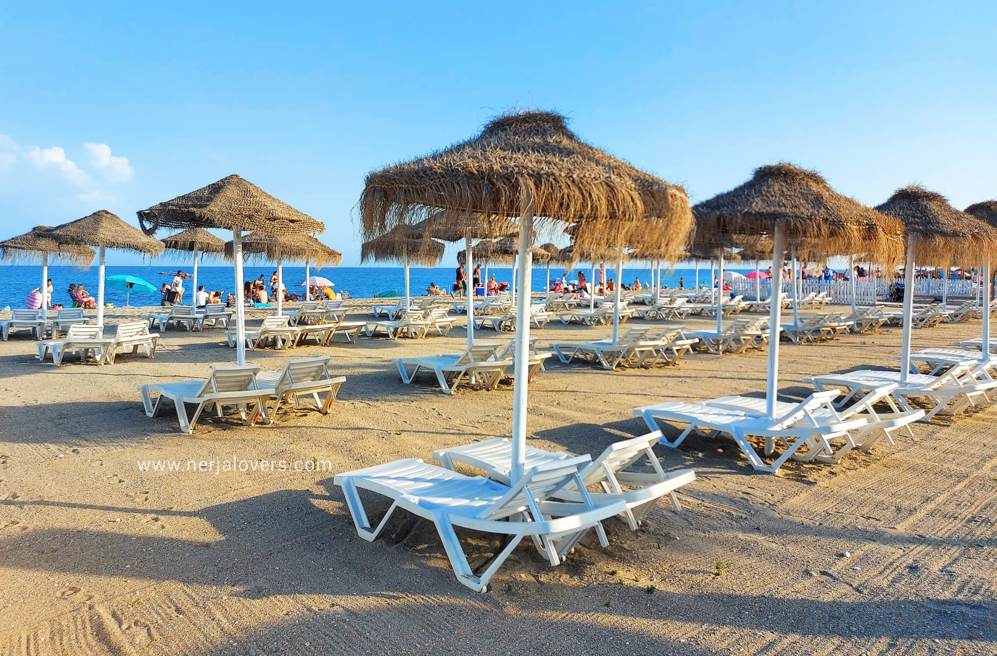 🤿 Book loungers and hammocks on the beaches of Nerja (Sun beds from 6 ...
