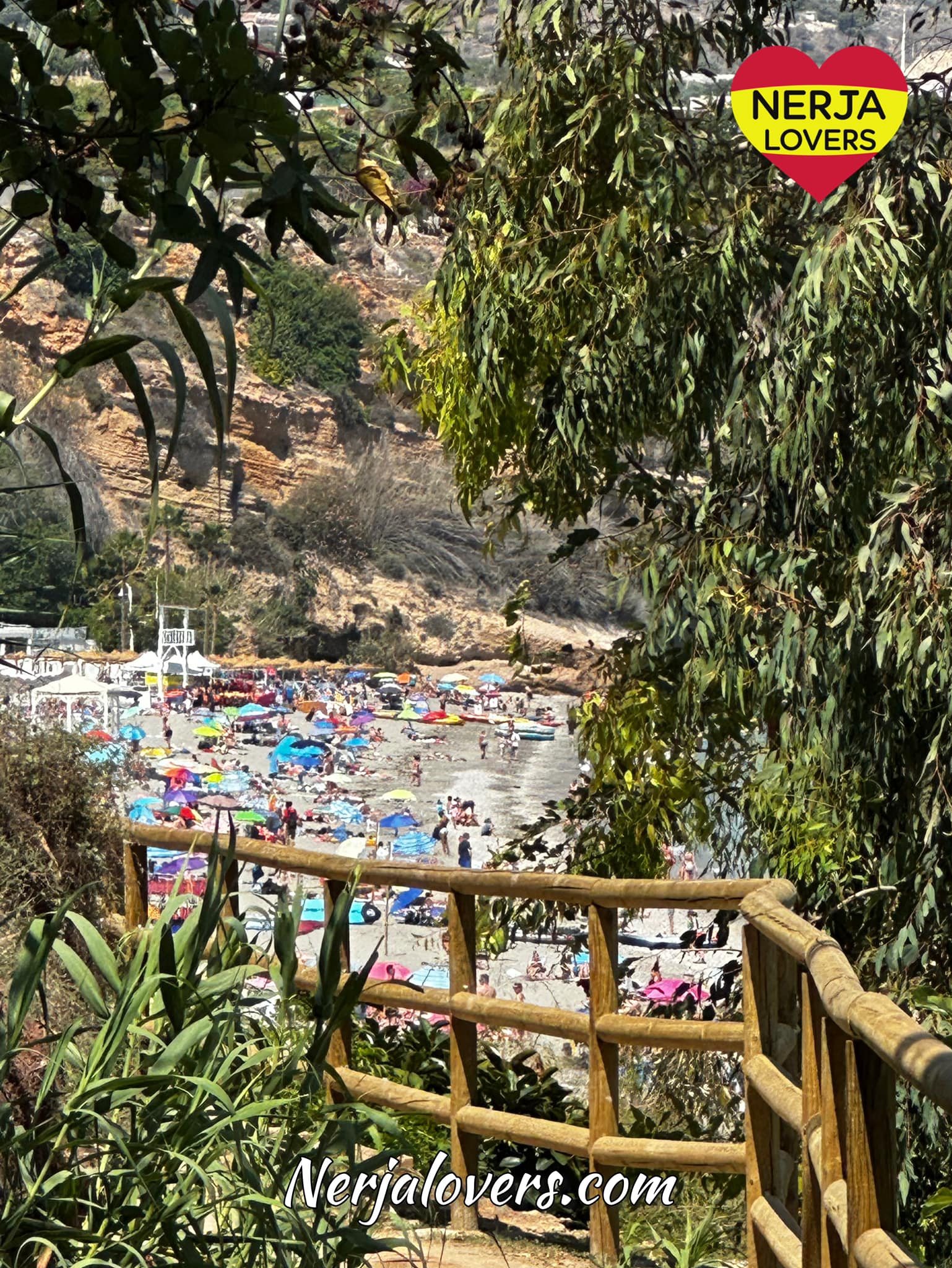 ⭐ Playa de Burriana en Nerja. La Mejor playa de Nerja - BY NERJALOVERS 💖