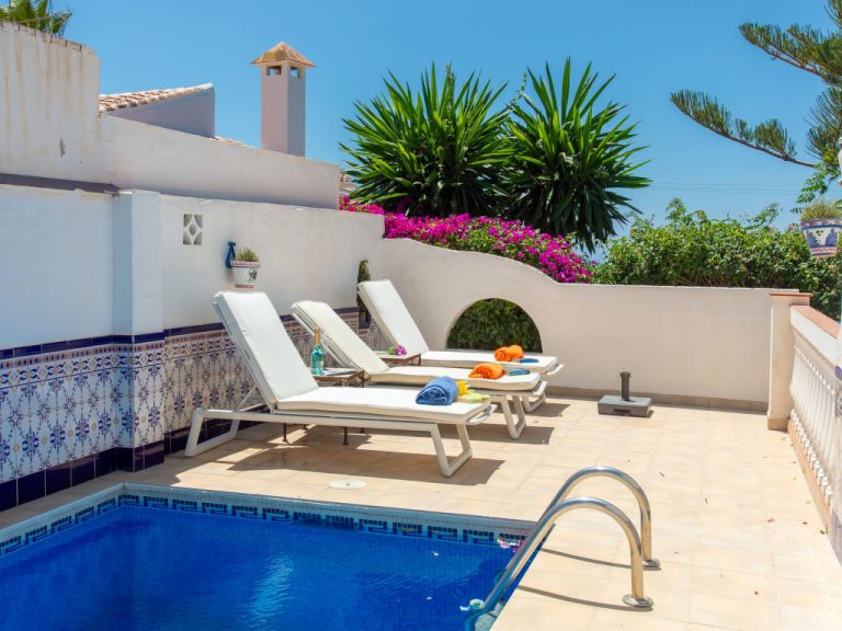 House for holidays in Nerja - Villa with private swimming pool and terrace - Nerja Lovers